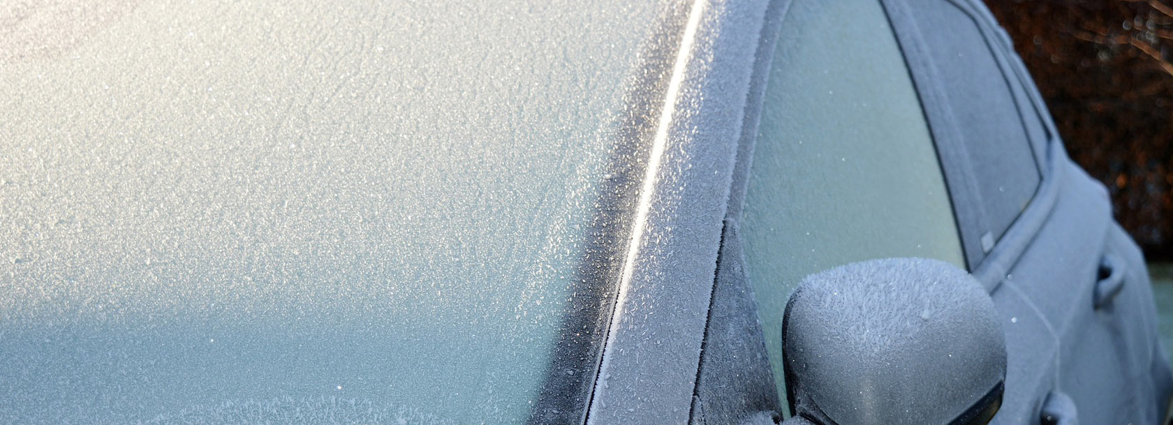 Best methods to clear a frozen windscreen | Fast Autoglass